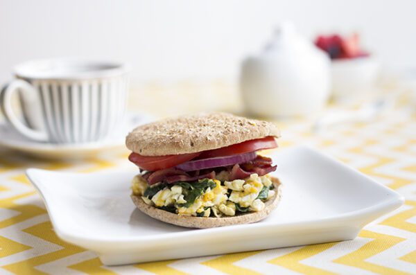 Easy and Healthy Turkey Bacon, Egg, and Spinach Breakfast Sandwich