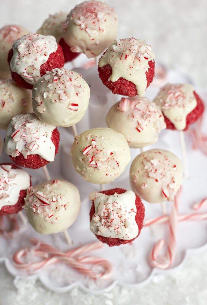 The Cutest Ever Candy Cane Christmas Cake Pops
