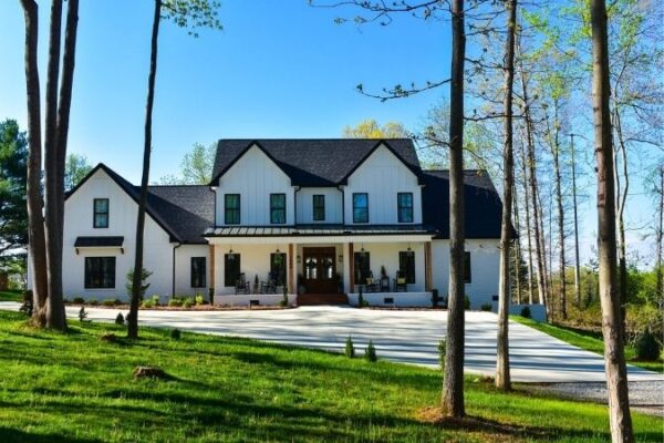 Exciting News Plus 12 Beautiful White Modern Farmhouse Exteriors